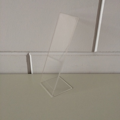 L-standaards en acryl kaarthouders bestelt u voordelig op deco.nl - Art